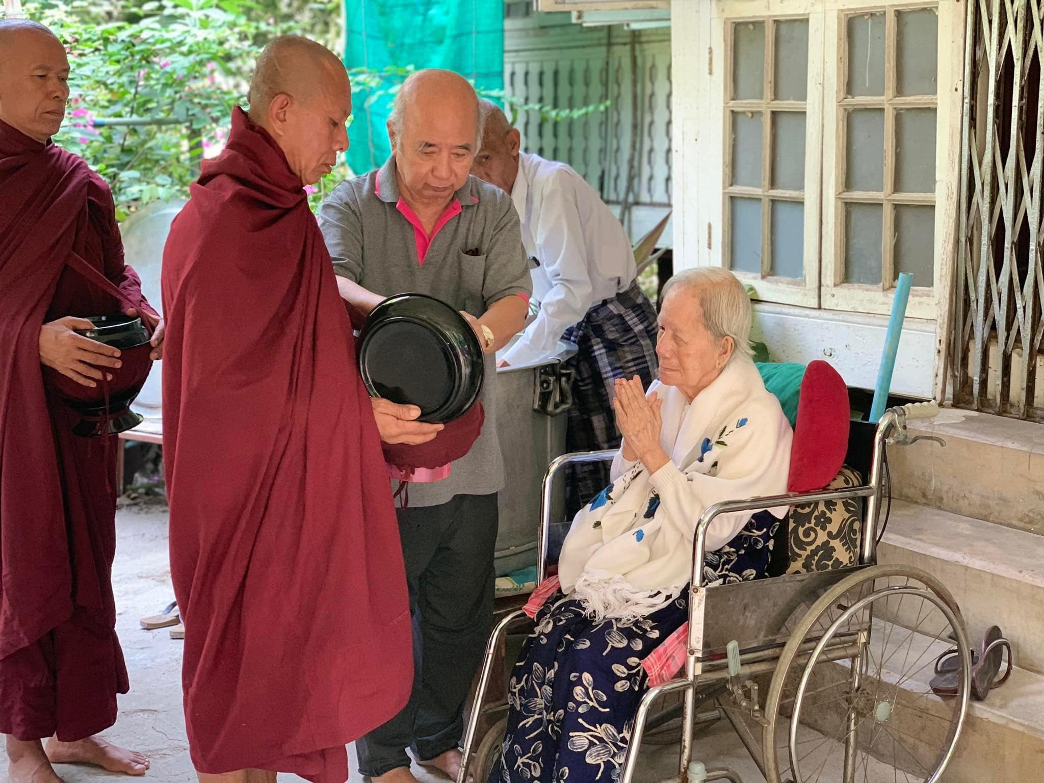 Movie Stars and Directors – HlaMin