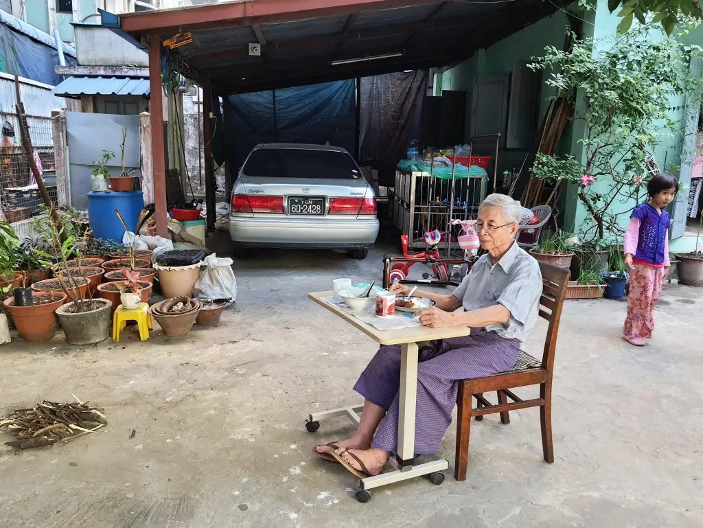 Tekkatho Moe War – HlaMin